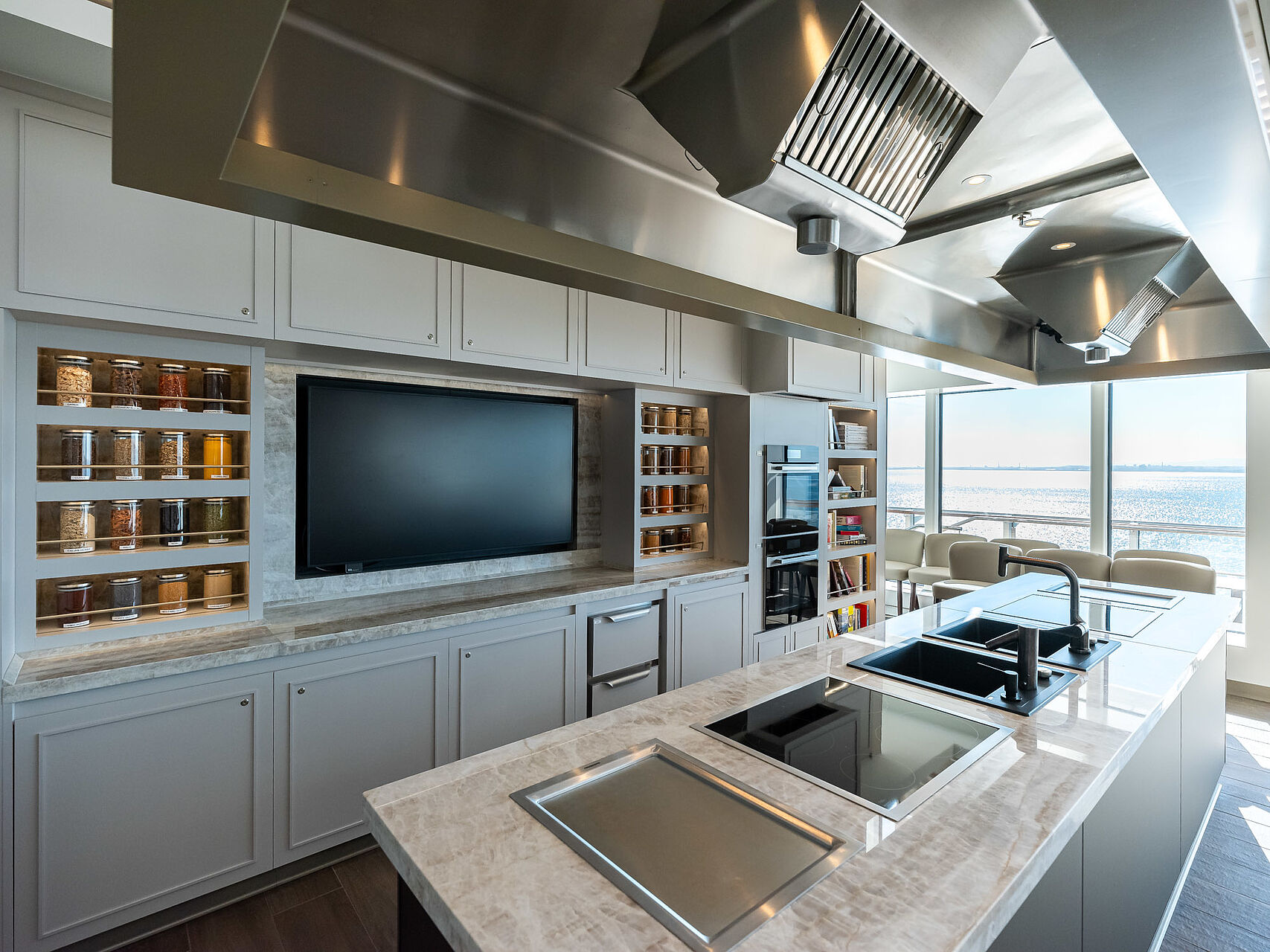 Silver Nova | Pfleiderer Architecture Reference
